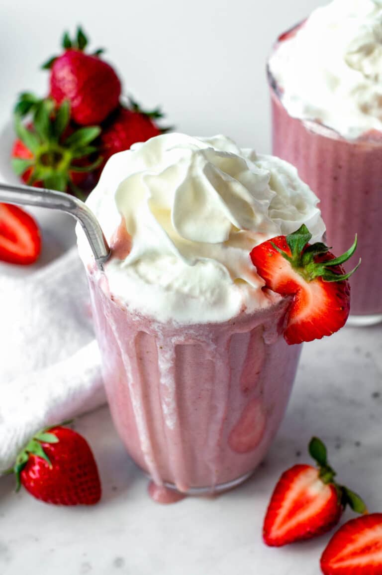 Strawberry Banana Milkshake (With or Without Ice Cream)