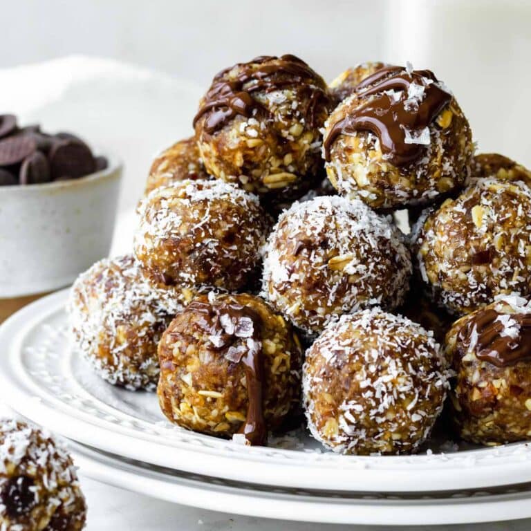 Easy Bliss Balls (5 Ingredients!)